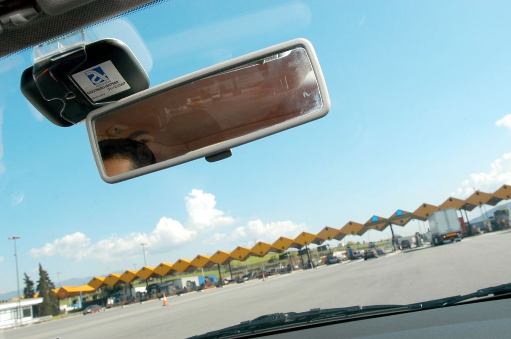 Road tolls and vignettes – how much, where to buy and where to put them ...